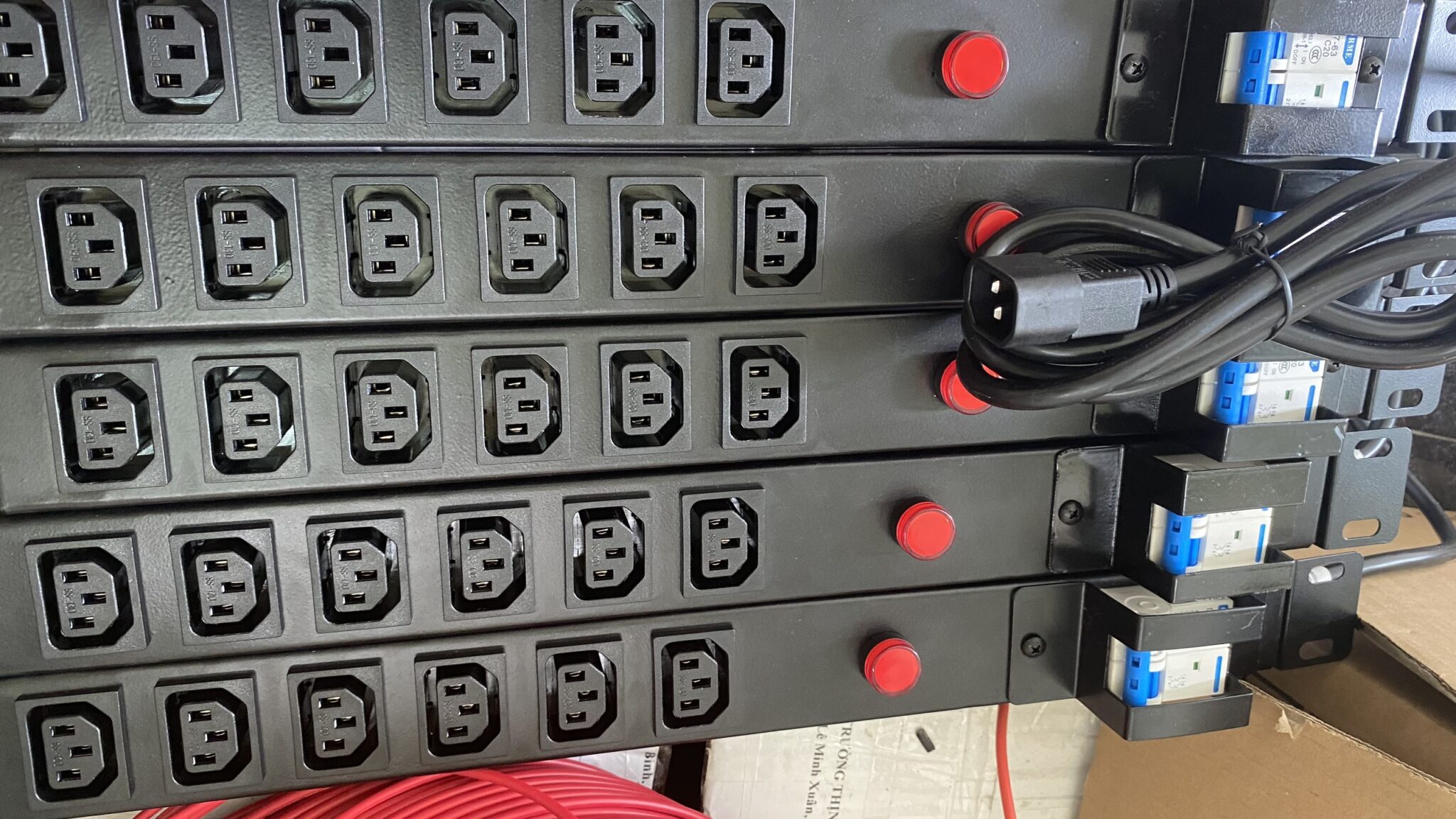 Thanh Nguồn PDU 6 Cổng Chuẩn C13