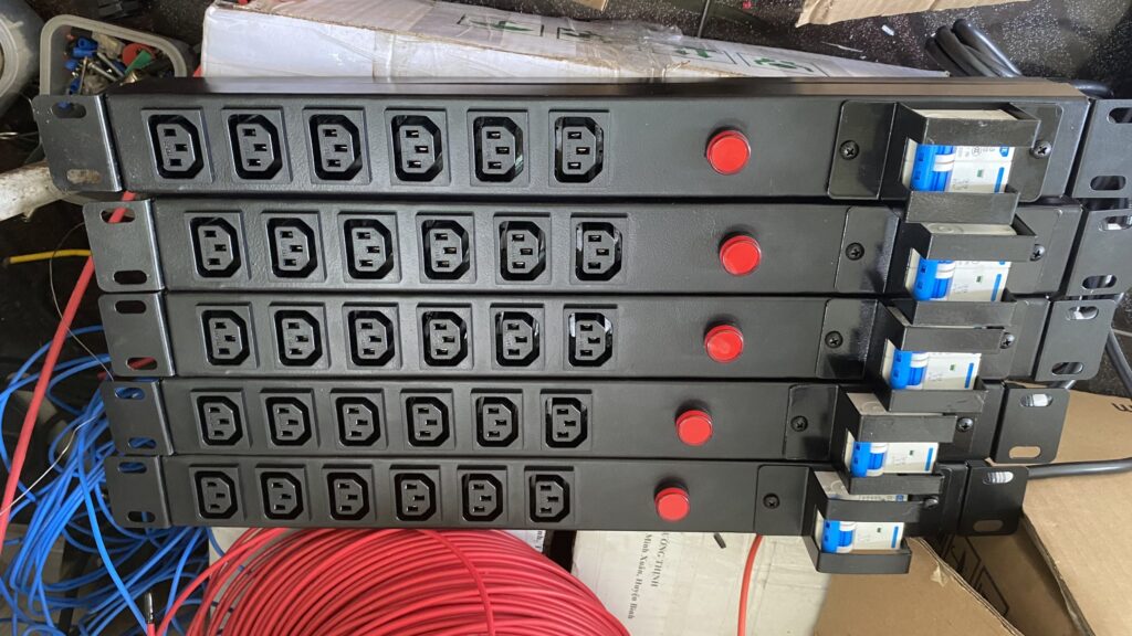 Thanh Nguồn PDU 6 Cổng Chuẩn C13